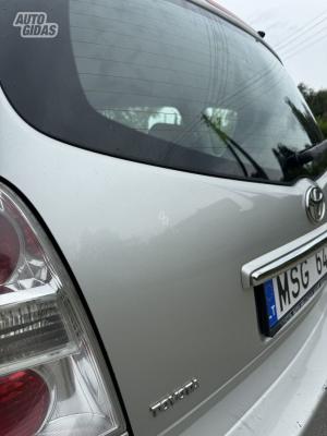 Toyota Corolla Verso 2007 Viļņa, ar dzinēja tilpumu 2.20 L un nobraukumu 236 tūkst. km par 1999 €, foto 13 vietnē AUTOMOTO.COM.LV