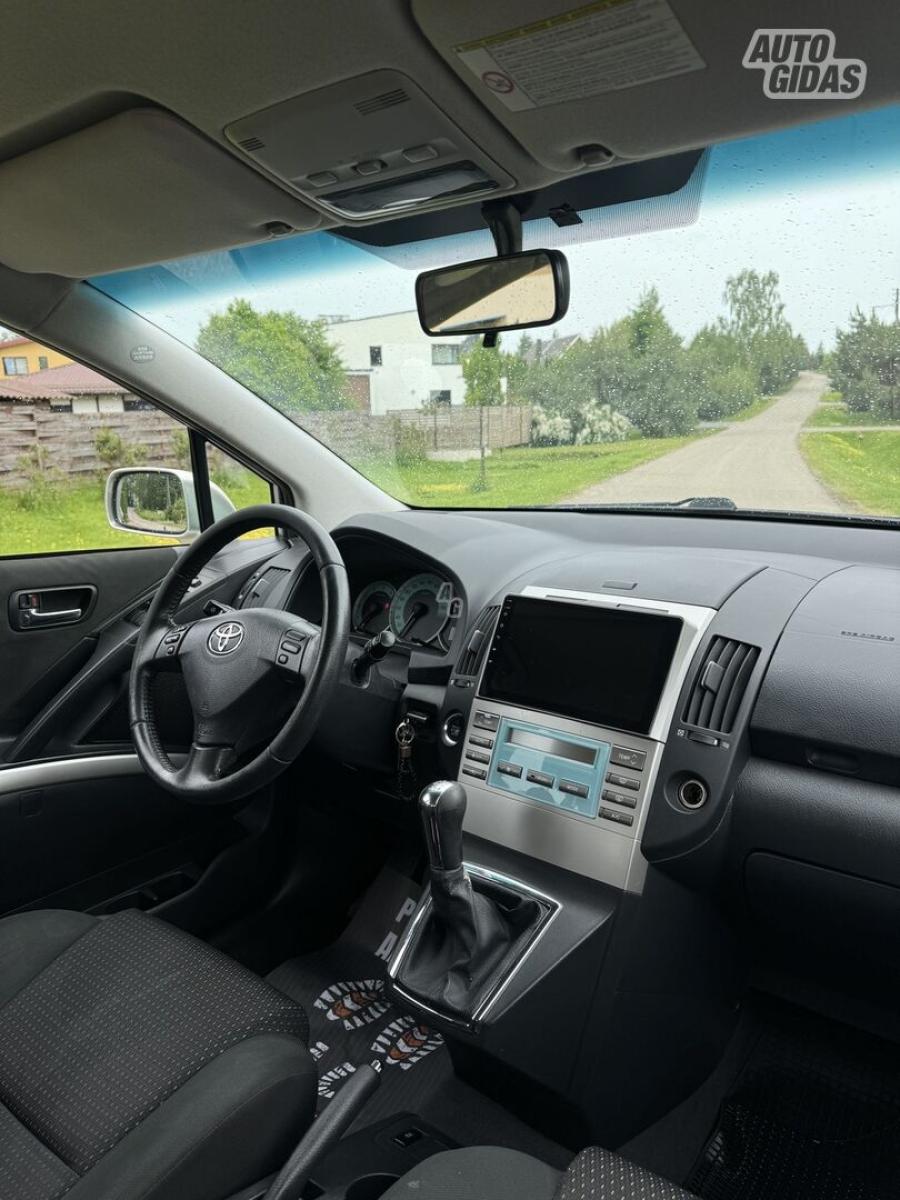 Toyota Corolla Verso 2007 Viļņa, ar dzinēja tilpumu 2.20 L un nobraukumu 236 tūkst. km par 1999 €, foto 15 vietnē AUTOMOTO.COM.LV