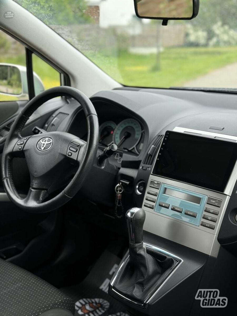 Toyota Corolla Verso 2007 Viļņa, ar dzinēja tilpumu 2.20 L un nobraukumu 236 tūkst. km par 1999 €, foto 16 vietnē AUTOMOTO.COM.LV