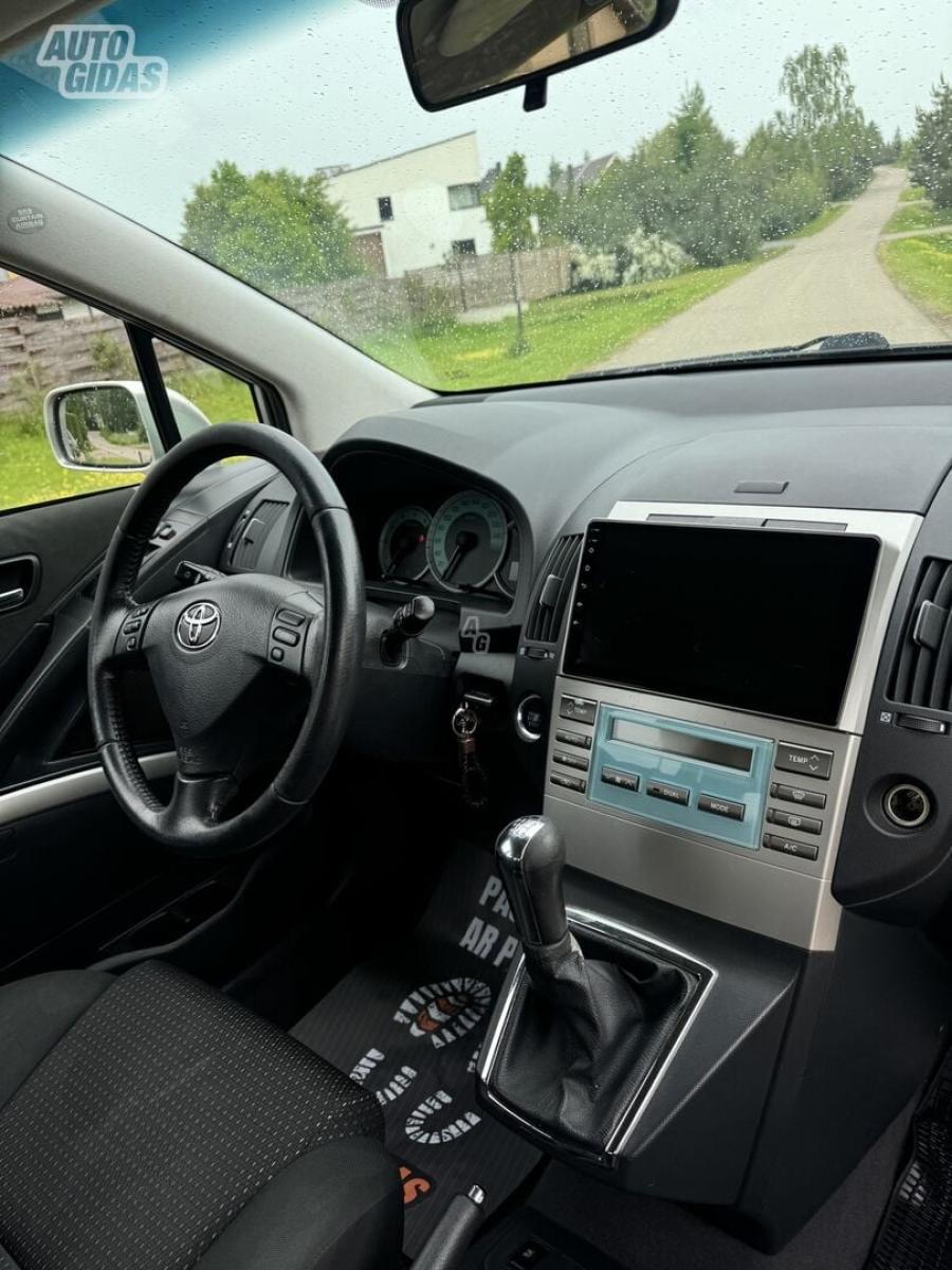 Toyota Corolla Verso 2007 Viļņa, ar dzinēja tilpumu 2.20 L un nobraukumu 236 tūkst. km par 1999 €, foto 18 vietnē AUTOMOTO.COM.LV