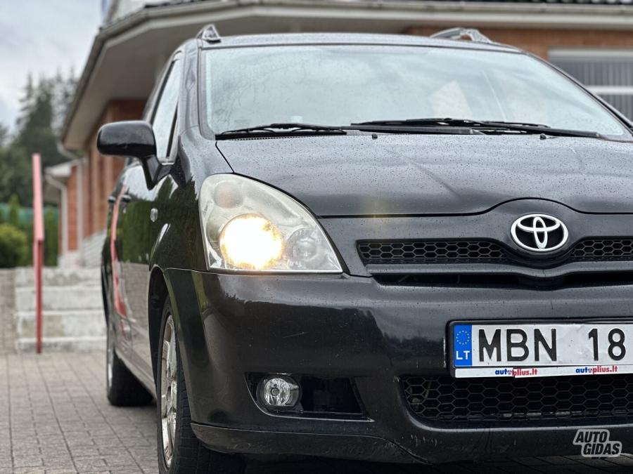 Toyota Corolla Verso 2007 in Vilnius, with an engine capacity of 2.20 L and mileage of 348 thousand km for 1150 €, photo 4 on AUTOMOTO.COM.LV