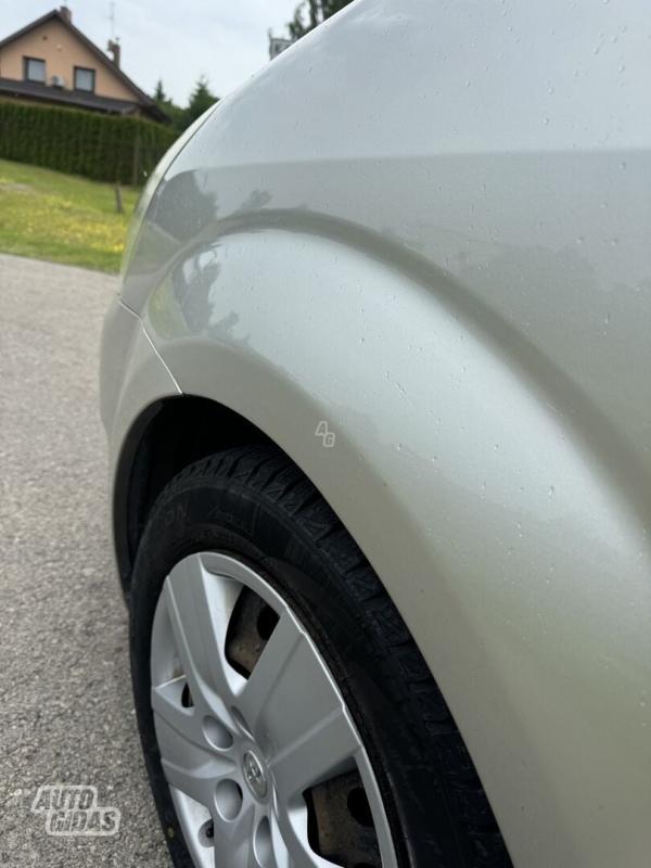Toyota Corolla Verso 2007 Viļņa, ar dzinēja tilpumu 2.20 L un nobraukumu 236 tūkst. km par 1999 €, foto 7 vietnē AUTOMOTO.COM.LV