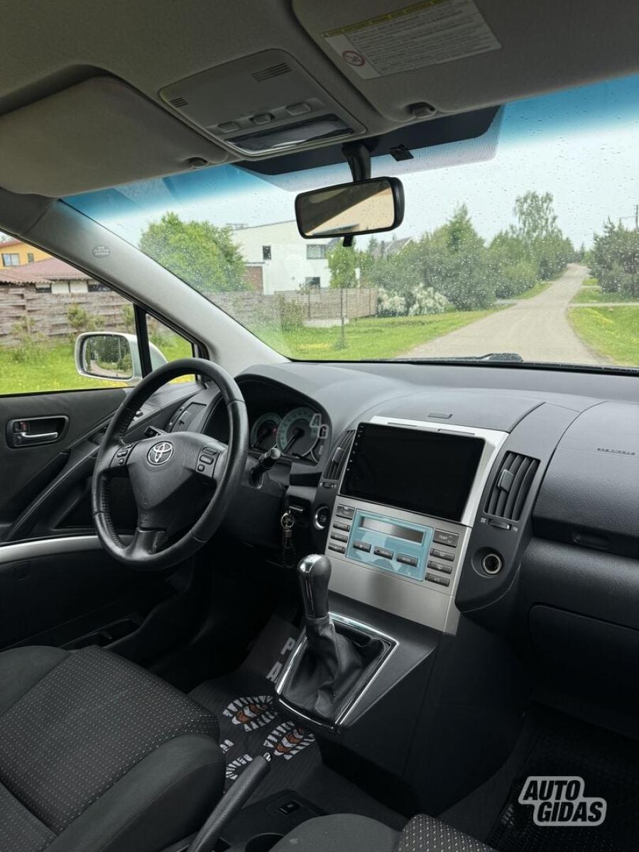Toyota Corolla Verso 2007 in Vilnius, with an engine capacity of 2.20 L and mileage of 236 thousand km for 1999 €, photo 15 on AUTOMOTO.COM.LV