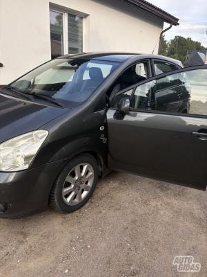 Toyota Corolla Verso 2007 Klaipėda, ar dzinēja tilpumu 2.20 L un nobraukumu 400 tūkst. km par 1250 €, foto 3 vietnē AUTOMOTO.COM.LV