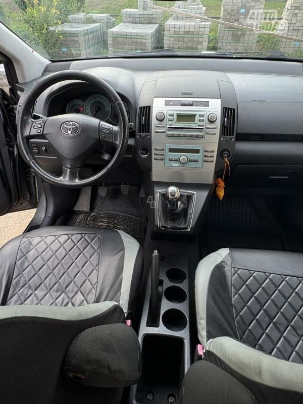Toyota Corolla Verso 2007 Klaipėda, ar dzinēja tilpumu 2.20 L un nobraukumu 400 tūkst. km par 1250 €, foto 3 vietnē AUTOMOTO.COM.LV