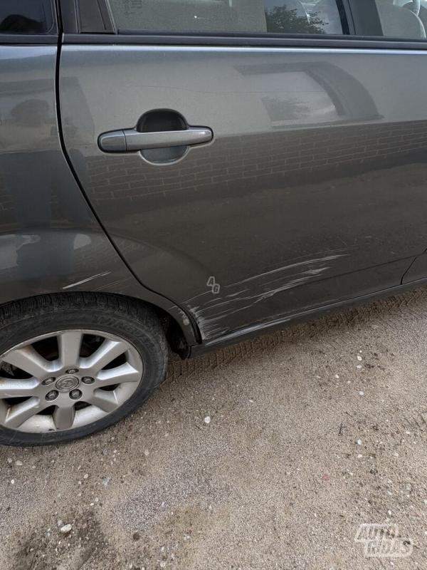 Toyota Corolla Verso 2007 Klaipėda, ar dzinēja tilpumu 2.20 L un nobraukumu 400 tūkst. km par 1250 €, foto 7 vietnē AUTOMOTO.COM.LV