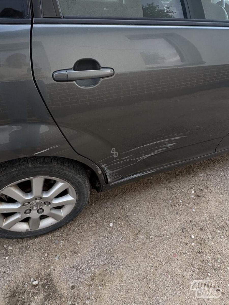 Toyota Corolla Verso 2007 Klaipėda, ar dzinēja tilpumu 2.20 L un nobraukumu 400 tūkst. km par 1250 €, foto 8 vietnē AUTOMOTO.COM.LV