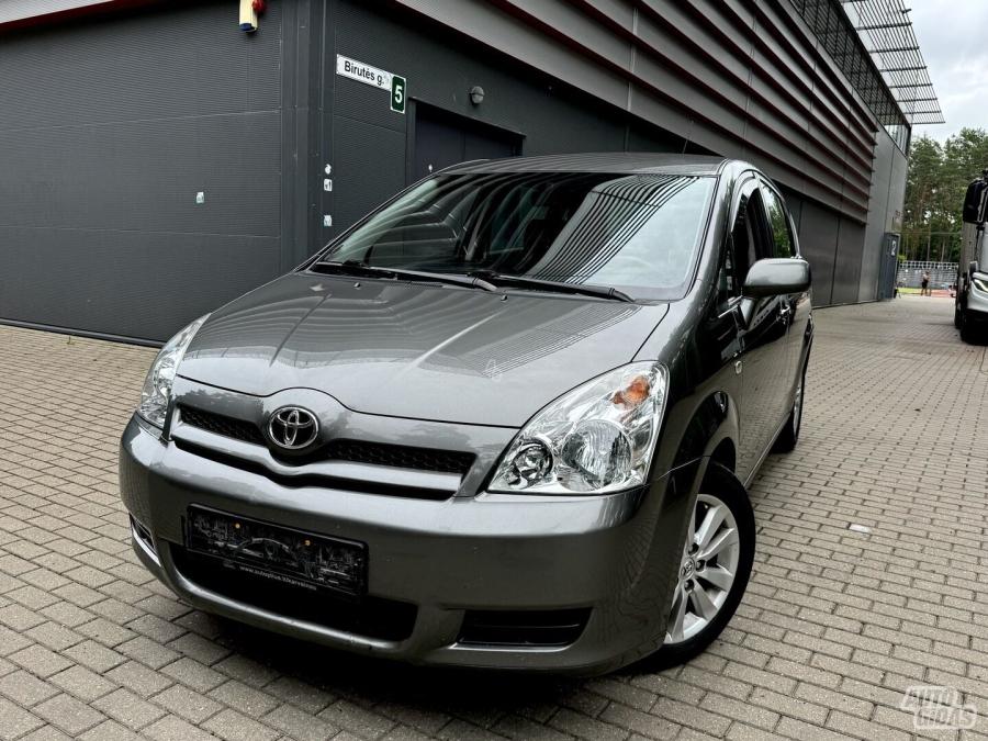Toyota Corolla Verso 2007 in Alytus, with an engine capacity of 2.20 L and mileage of 421 thousand km for 2899 €, photo 4 on AUTOMOTO.COM.LV