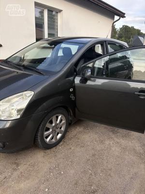 Toyota Corolla Verso 2007 in Klaipeda, with an engine capacity of 2.20 L and mileage of 400 thousand km for 1100 €, photo 3 on AUTOMOTO.COM.LV