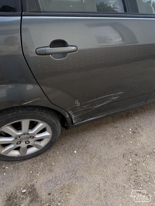 Toyota Corolla Verso 2007 Klaipėda, ar dzinēja tilpumu 2.20 L un nobraukumu 400 tūkst. km par 1100 €, foto 7 vietnē AUTOMOTO.COM.LV