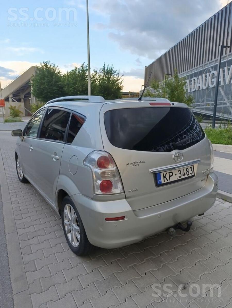 Toyota Corolla Verso 2008 Rīga, ar dzinēja tilpumu 2.20 L un nobraukumu 353 tūkst. km par 1850 €, foto 3 vietnē AUTOMOTO.COM.LV