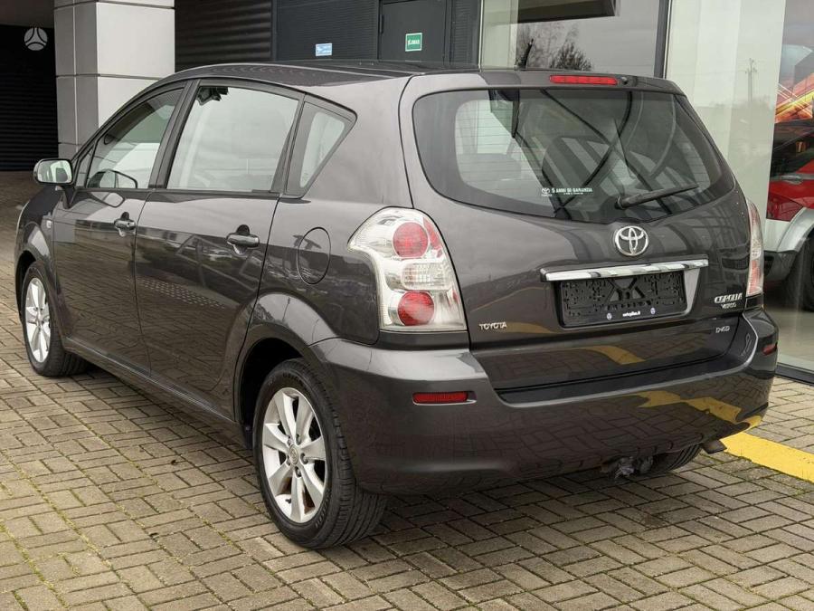 Toyota Corolla Verso 2008 Viļņa, ar dzinēja tilpumu 2.23 L un nobraukumu 130 tūkst. km par 4999 €, foto 4 vietnē AUTOMOTO.COM.LV