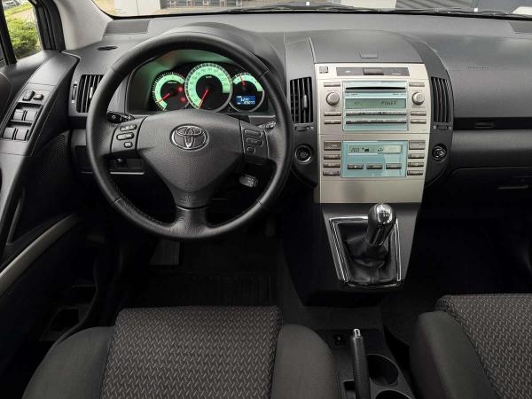 Toyota Corolla Verso 2008 Viļņa, ar dzinēja tilpumu 2.23 L un nobraukumu 130 tūkst. km par 4999 €, foto 11 vietnē AUTOMOTO.COM.LV