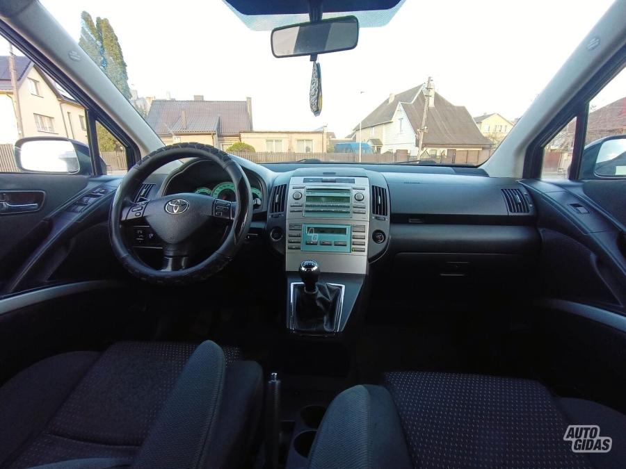 Toyota Corolla Verso 2008 Šauļi, ar dzinēja tilpumu 2.20 L un nobraukumu 300 tūkst. km par 2000 €, foto 11 vietnē AUTOMOTO.COM.LV