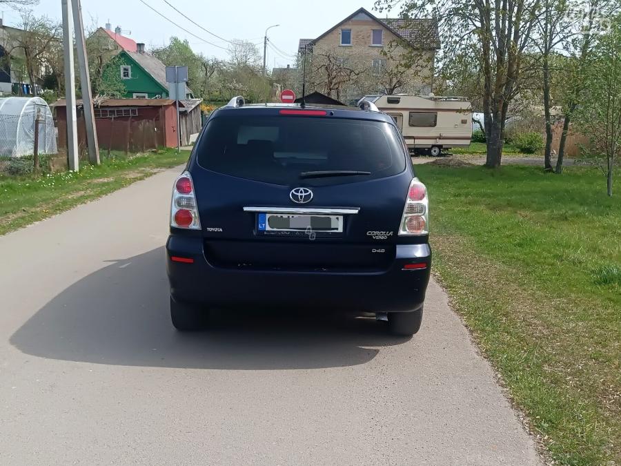 Toyota Corolla Verso 2008 in Siauliai, with an engine capacity of 2.20 L and mileage of 300 thousand km for 2000 €, photo 5 on AUTOMOTO.COM.LV