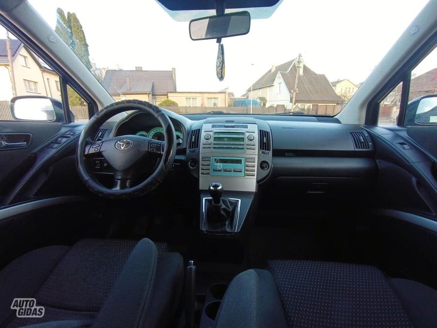 Toyota Corolla Verso 2008 in Siauliai, with an engine capacity of 2.20 L and mileage of 300 thousand km for 2000 €, photo 11 on AUTOMOTO.COM.LV