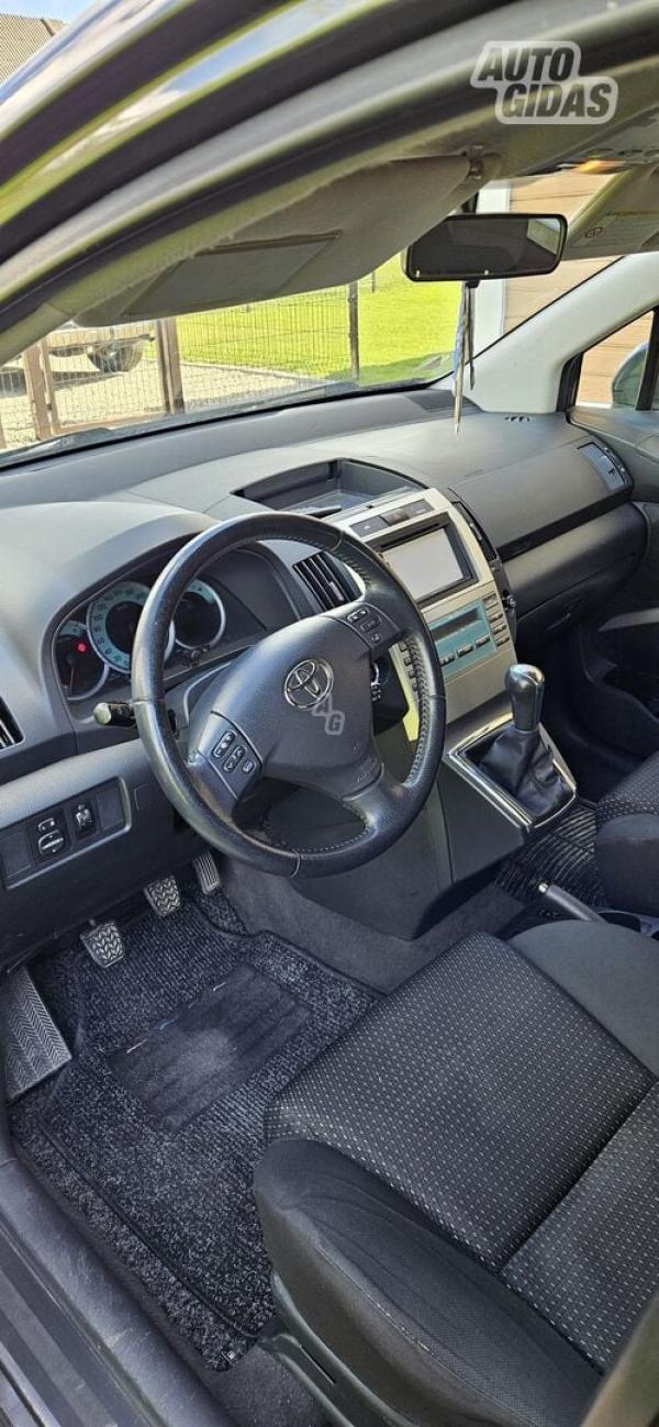 Toyota Corolla Verso 2008 in Telschi, with an engine capacity of 2.20 L and mileage of 306 thousand km for 2500 €, photo 7 on AUTOMOTO.COM.LV