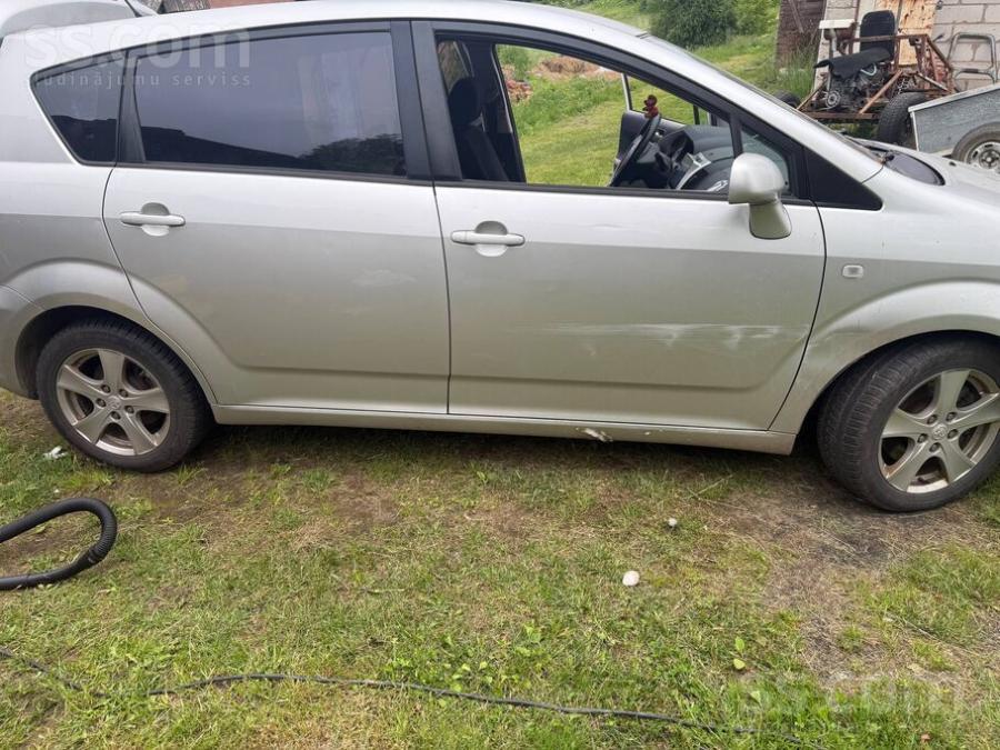 Toyota Corolla Verso 2008 in Daugavpils, with an engine capacity of 2.20 L and mileage of 254 thousand km for 1700 €, photo 5 on AUTOMOTO.COM.LV