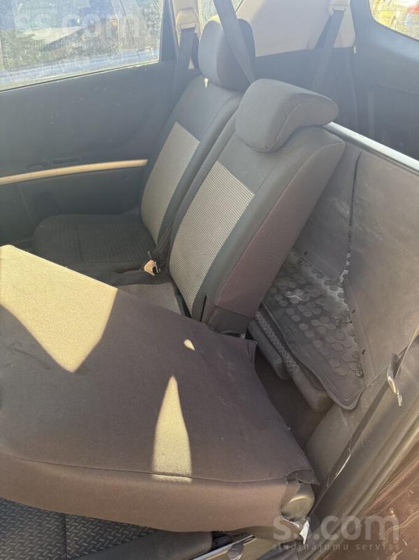 Toyota Corolla Verso 2008 Daugavpils, ar dzinēja tilpumu 2.20 L un nobraukumu 313 tūkst. km par 2500 €, foto 6 vietnē AUTOMOTO.COM.LV