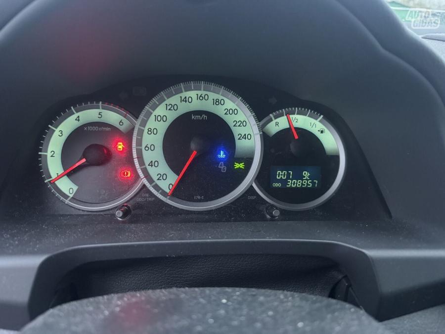 Toyota Corolla Verso 2008 in Vilnius, with an engine capacity of 2.20 L and mileage of 309 thousand km for 1750 €, photo 11 on AUTOMOTO.COM.LV