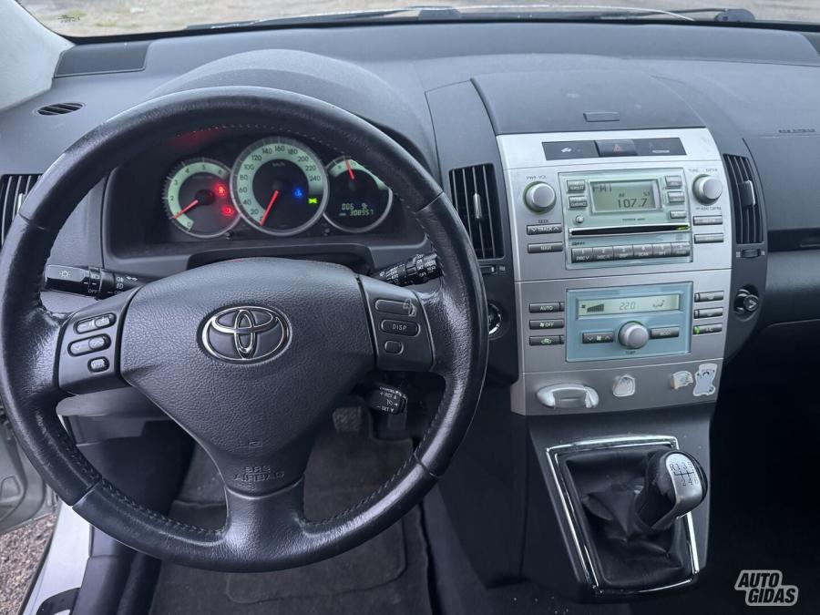 Toyota Corolla Verso 2008 in Vilnius, with an engine capacity of 2.20 L and mileage of 309 thousand km for 1750 €, photo 13 on AUTOMOTO.COM.LV