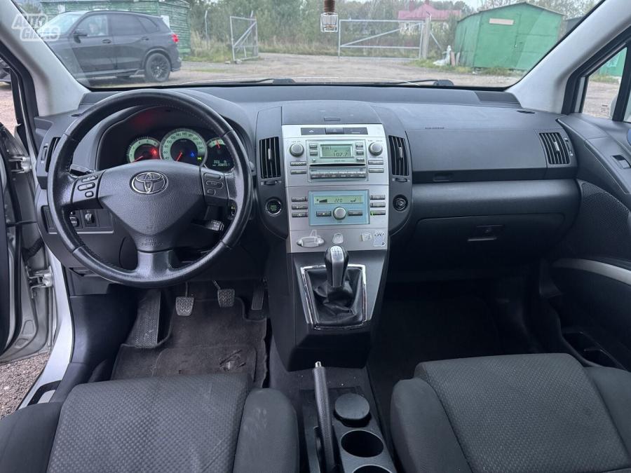 Toyota Corolla Verso 2008 in Vilnius, with an engine capacity of 2.20 L and mileage of 309 thousand km for 1750 €, photo 14 on AUTOMOTO.COM.LV