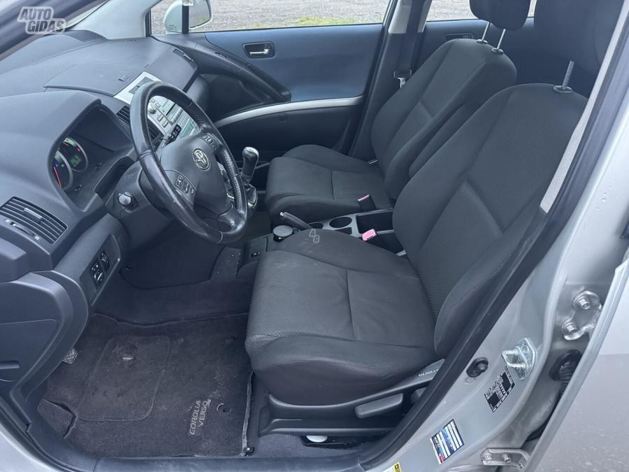 Toyota Corolla Verso 2008 in Vilnius, with an engine capacity of 2.20 L and mileage of 309 thousand km for 1750 €, photo 16 on AUTOMOTO.COM.LV