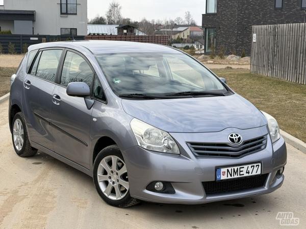 Toyota Corolla Verso 2009 Viļņa, ar dzinēja tilpumu 2.00 L un nobraukumu 232 tūkst. km par 3500 €, foto 2 vietnē AUTOMOTO.COM.LV