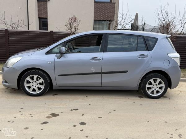 Toyota Corolla Verso 2009 Viļņa, ar dzinēja tilpumu 2.00 L un nobraukumu 232 tūkst. km par 3500 €, foto 9 vietnē AUTOMOTO.COM.LV