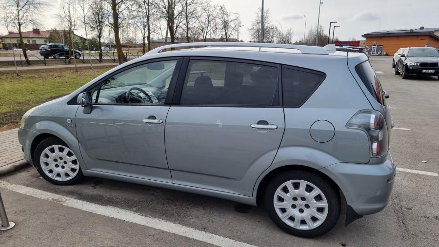 Toyota Corolla Verso 2009 Panevēža, ar dzinēja tilpumu 2.20 L un nobraukumu 290 tūkst. km par 1950 €, foto 4 vietnē AUTOMOTO.COM.LV
