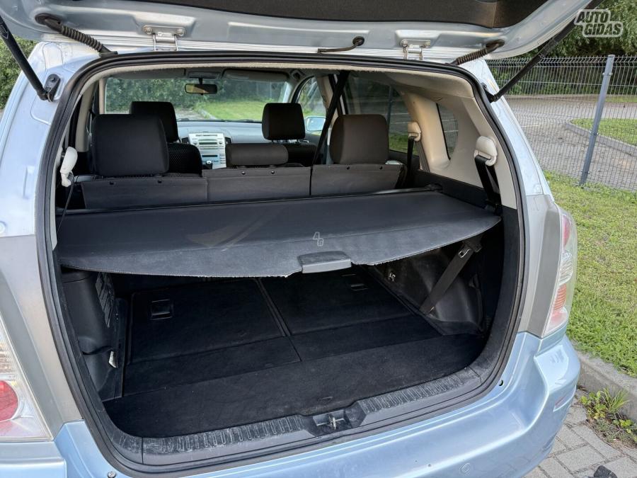 Toyota Corolla Verso 2009 in Klaipeda, with an engine capacity of 2.20 L and mileage of 290 thousand km for 2850 €, photo 12 on AUTOMOTO.COM.LV
