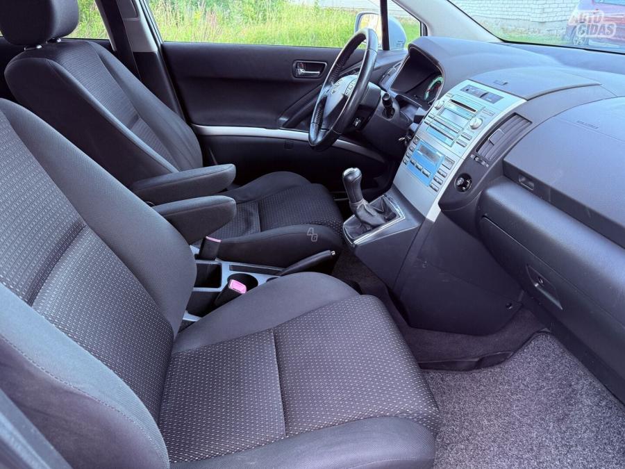 Toyota Corolla Verso 2009 in Klaipeda, with an engine capacity of 2.20 L and mileage of 290 thousand km for 2850 €, photo 10 on AUTOMOTO.COM.LV