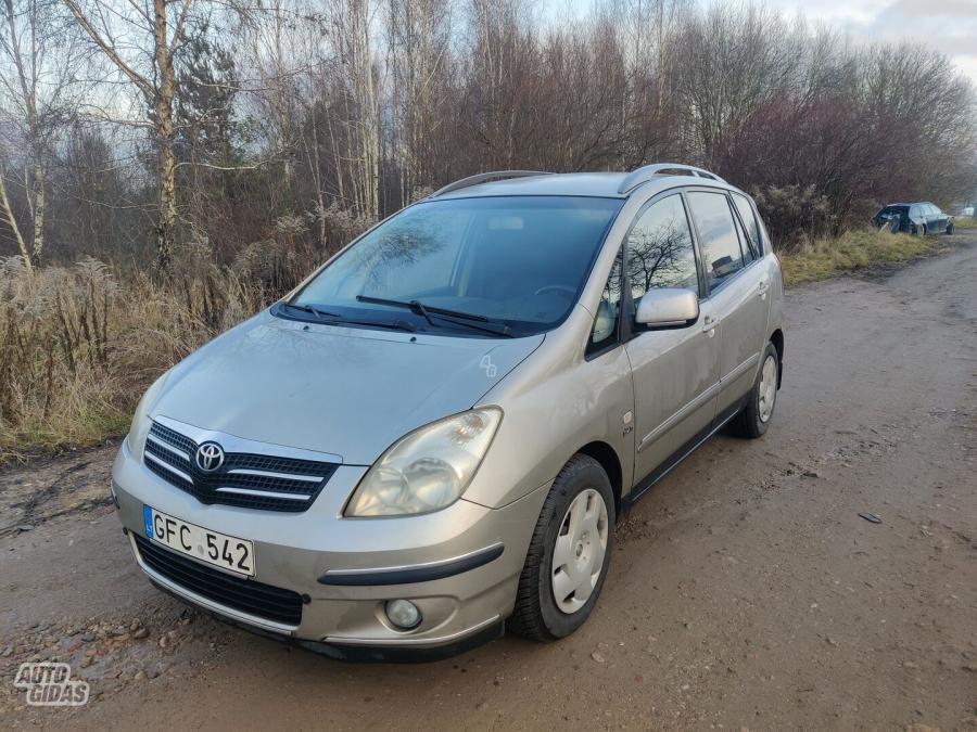 Toyota Corolla Verso 2022 in Vilnius, with an engine capacity of 2.00 L and mileage of 404 thousand km for 650 €, photo 1 on AUTOMOTO.COM.LV
