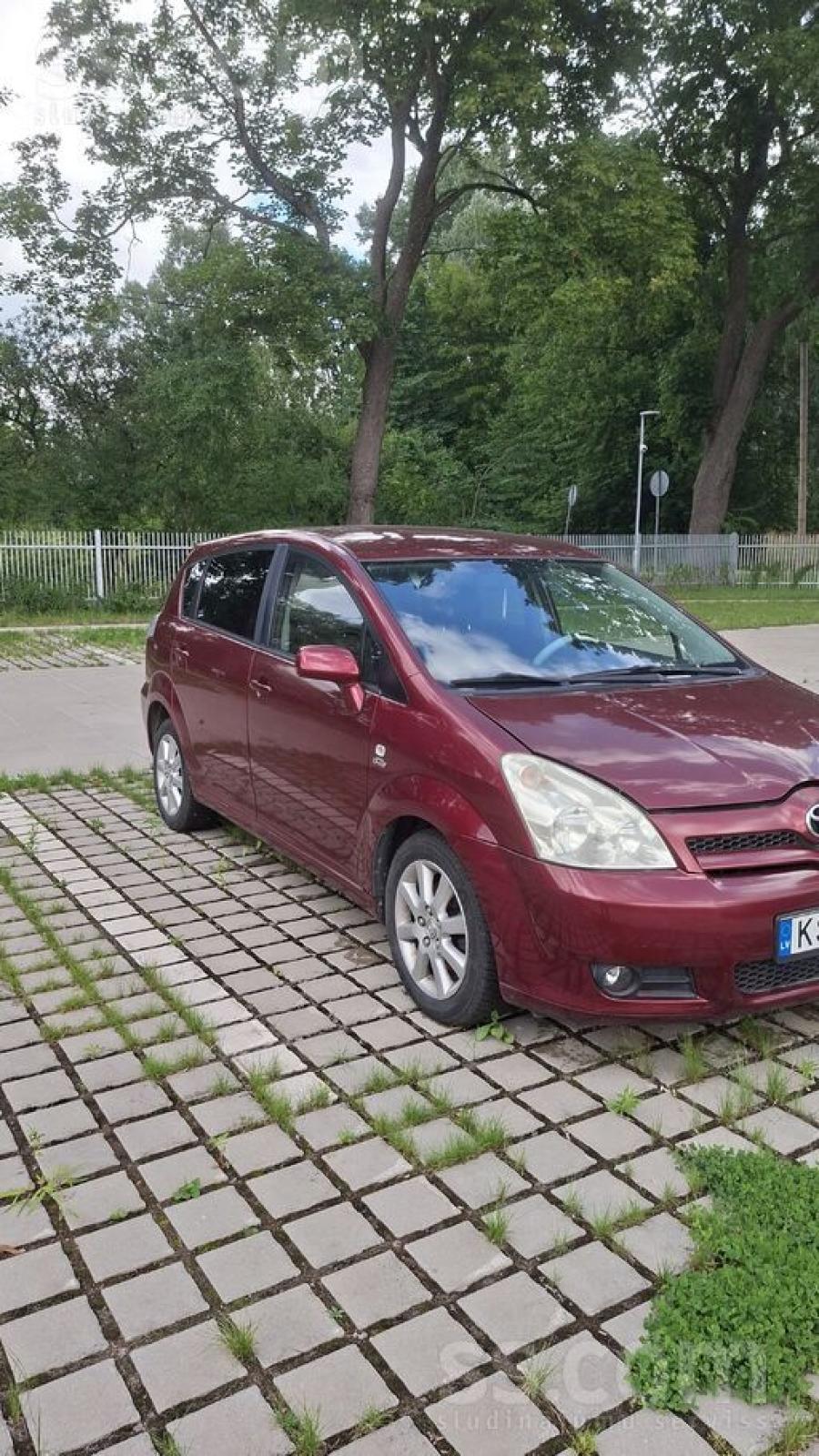 Sarkans Toyota Corolla Verso 2005 Rīga, ar dzinēja tilpumu 2.00 L un nobraukumu 271 tūkst. km par 1700 €, foto 3 vietnē AUTOMOTO.COM.LV