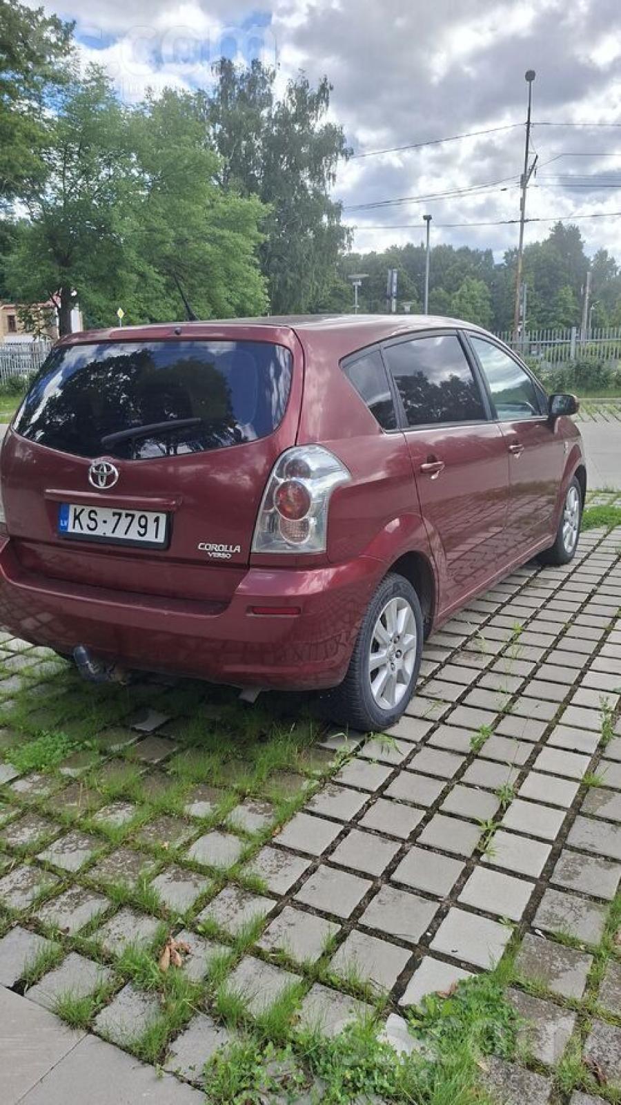 Sarkans Toyota Corolla Verso 2005 Rīga, ar dzinēja tilpumu 2.00 L un nobraukumu 271 tūkst. km par 1700 €, foto 4 vietnē AUTOMOTO.COM.LV