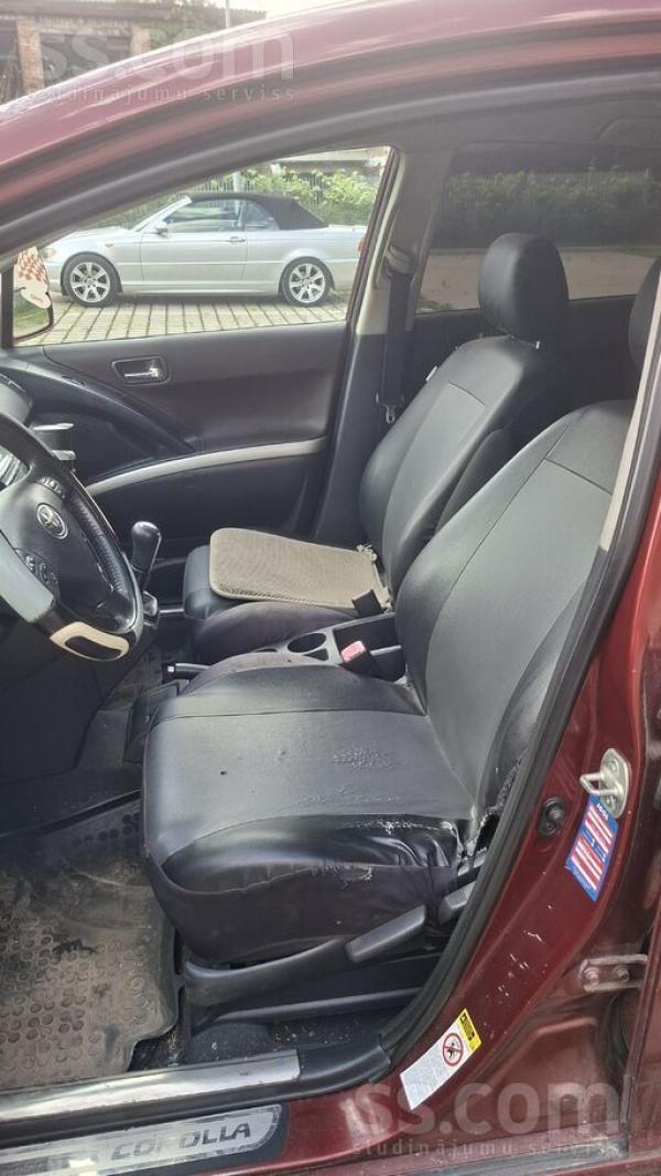 Sarkans Toyota Corolla Verso 2005 Rīga, ar dzinēja tilpumu 2.00 L un nobraukumu 271 tūkst. km par 1700 €, foto 8 vietnē AUTOMOTO.COM.LV
