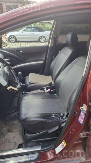 Sarkans Toyota Corolla Verso 2005 Rīga, ar dzinēja tilpumu 2.00 L un nobraukumu 271 tūkst. km par 1700 €, foto 9 vietnē AUTOMOTO.COM.LV