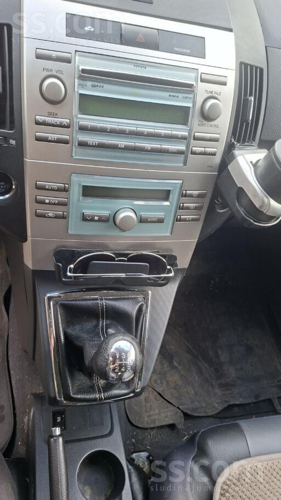 Sarkans Toyota Corolla Verso 2005 Rīga, ar dzinēja tilpumu 2.00 L un nobraukumu 271 tūkst. km par 1700 €, foto 11 vietnē AUTOMOTO.COM.LV