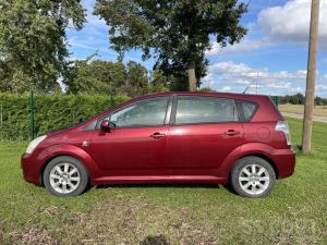 Red Toyota Corolla Verso 2005 in Jelgava, with an engine capacity of 2.00 L and mileage of 350 thousand km for 1800 €, photo 3 on AUTOMOTO.COM.LV