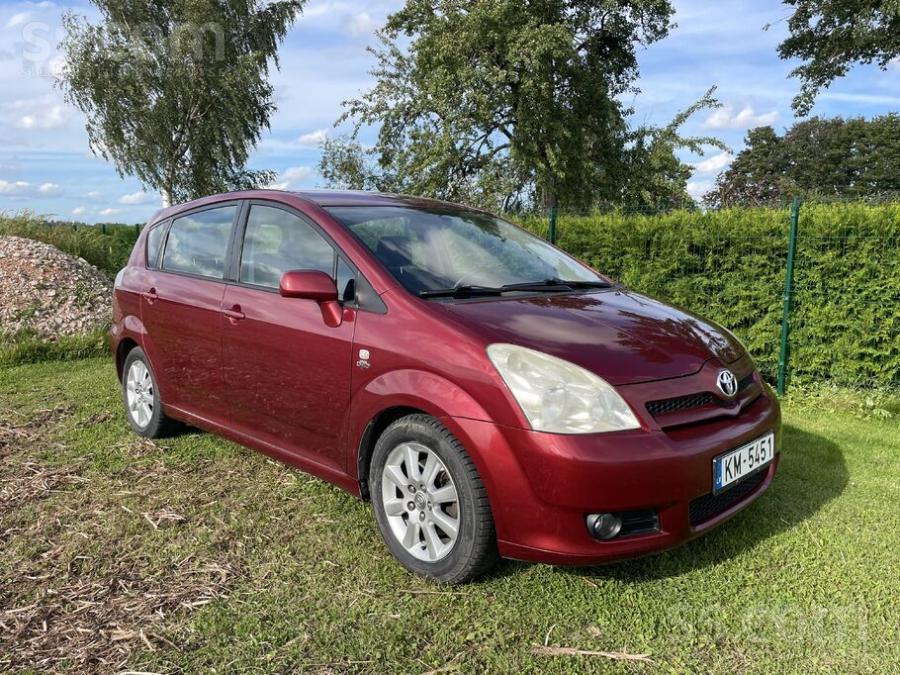 Red Toyota Corolla Verso 2005 in Jelgava, with an engine capacity of 2.00 L and mileage of 350 thousand km for 1800 €, photo 5 on AUTOMOTO.COM.LV