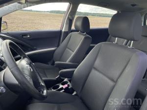 Red Toyota Corolla Verso 2005 in Jelgava, with an engine capacity of 2.00 L and mileage of 350 thousand km for 1800 €, photo 7 on AUTOMOTO.COM.LV