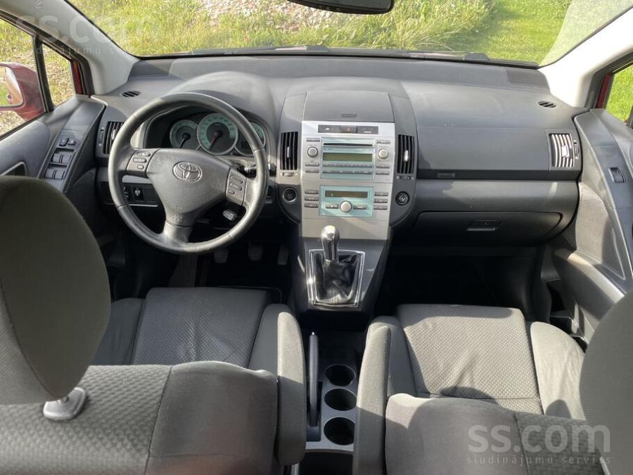 Red Toyota Corolla Verso 2005 in Jelgava, with an engine capacity of 2.00 L and mileage of 350 thousand km for 1800 €, photo 9 on AUTOMOTO.COM.LV