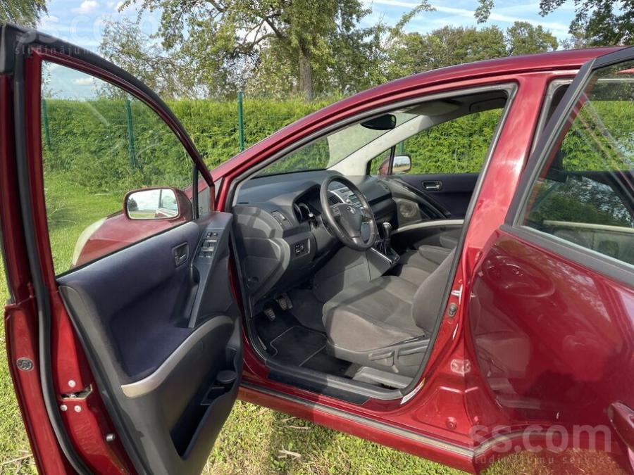 Red Toyota Corolla Verso 2005 in Jelgava, with an engine capacity of 2.00 L and mileage of 350 thousand km for 1800 €, photo 10 on AUTOMOTO.COM.LV