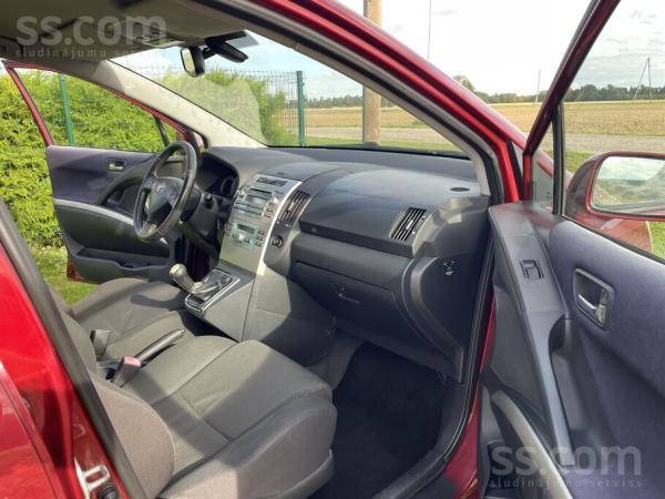 Sarkans Toyota Corolla Verso 2005 Jelgava, ar dzinēja tilpumu 2.00 L un nobraukumu 350 tūkst. km par 1800 €, foto 8 vietnē AUTOMOTO.COM.LV