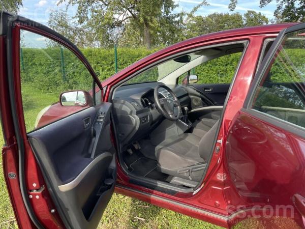 Sarkans Toyota Corolla Verso 2005 Jelgava, ar dzinēja tilpumu 2.00 L un nobraukumu 350 tūkst. km par 1800 €, foto 10 vietnē AUTOMOTO.COM.LV
