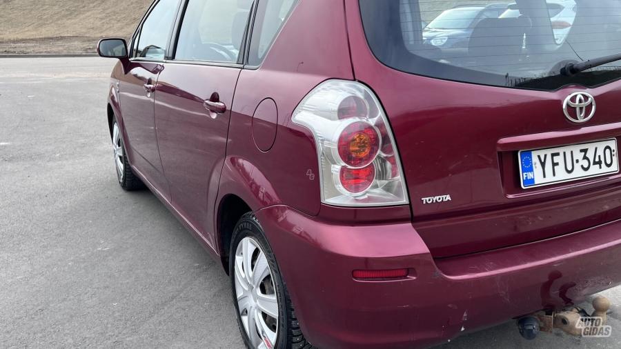 Red Toyota Corolla Verso 2005 in Kaunas, with an engine capacity of 1.80 L and mileage of 365 thousand km for 2499 €, photo 10 on AUTOMOTO.COM.LV