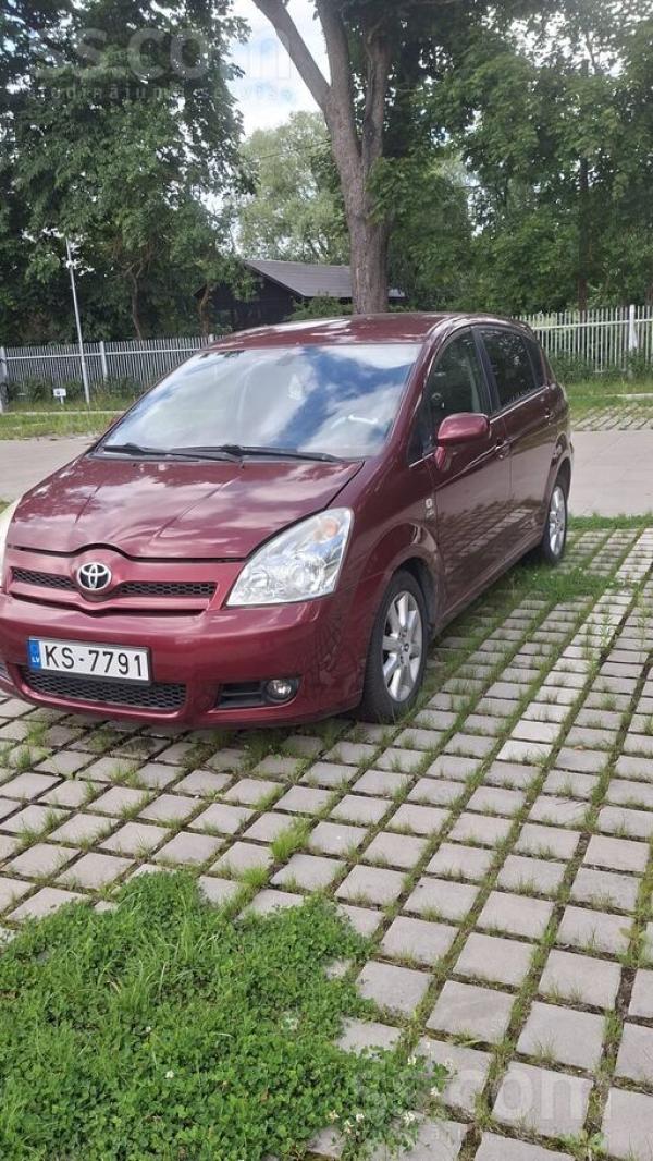Красный Тойота Королла Версо 2005 в Рига, объемом двигателя 2.00 л и пробегом 270 тыс. км за 1000 €, фото 3 на AUTOMOTO.COM.LV
