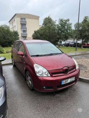 Red Toyota Corolla Verso 2006 in Kaunas, with an engine capacity of 2.00 L and mileage of 265 thousand km for 1399 €, photo  on AUTOMOTO.COM.LV