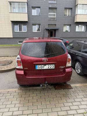 Red Toyota Corolla Verso 2006 in Kaunas, with an engine capacity of 2.00 L and mileage of 265 thousand km for 1399 €, photo 7 on AUTOMOTO.COM.LV