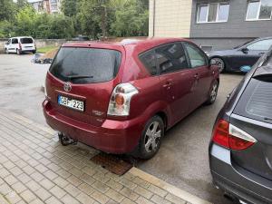 Red Toyota Corolla Verso 2006 in Kaunas, with an engine capacity of 2.00 L and mileage of 265 thousand km for 1399 €, photo 8 on AUTOMOTO.COM.LV
